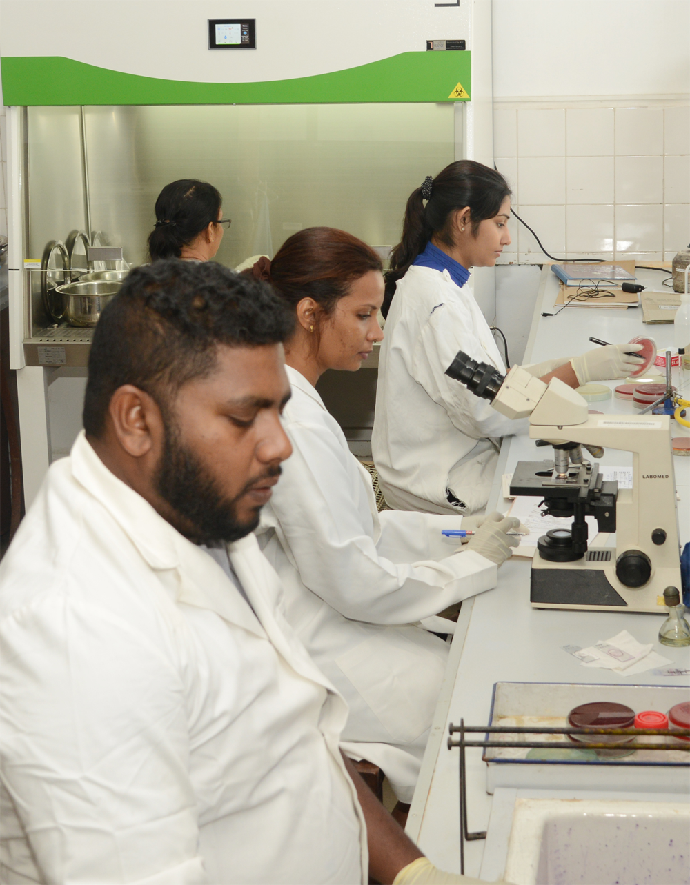 Department of Medical Microbiology and Immunology – Services | FOM